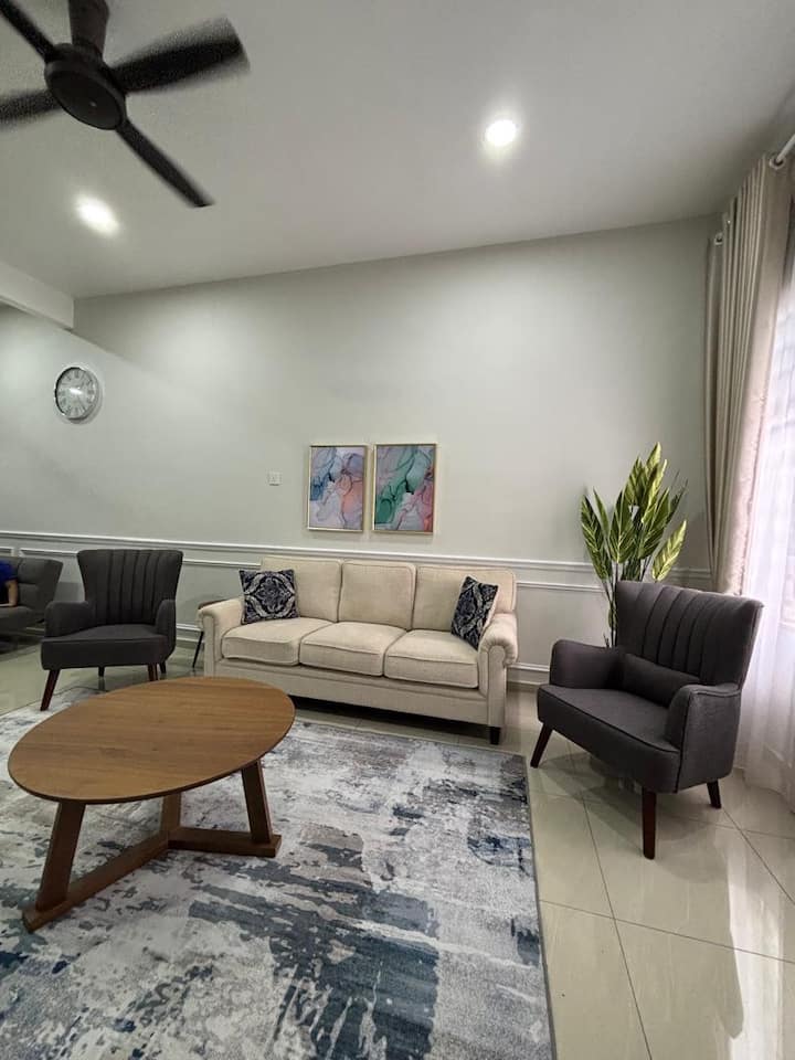 Imna's Stay 
Quiet & Cozy Home - Temerloh