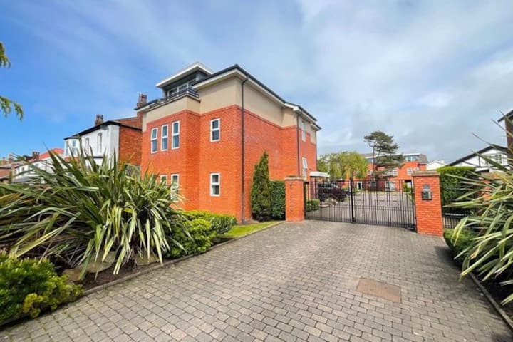 2 Bedroom Penthouse Apartment - Royal Birkdale - Southport