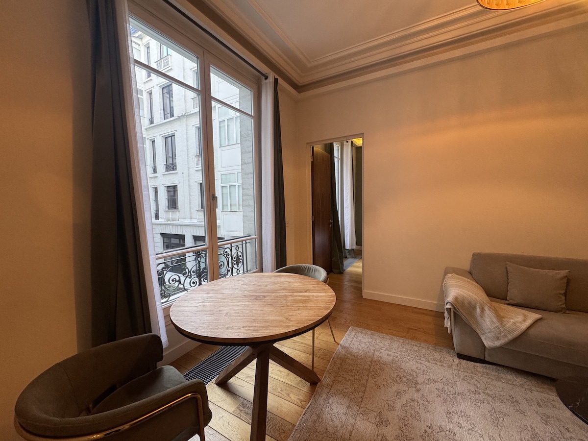 New Golden Triangle - 1BD flat - Apartments for Rent in Paris, Île-de ...