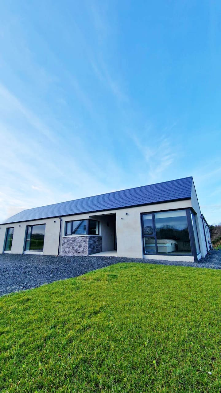 Sea Mourne View | Luxury New-build Retreat - Carlingford