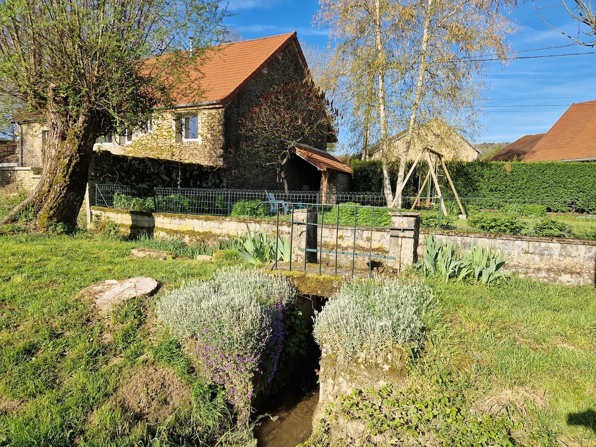 The old mill - Houses for Rent in Jailly-les-Moulins, Bourgogne-Franche ...