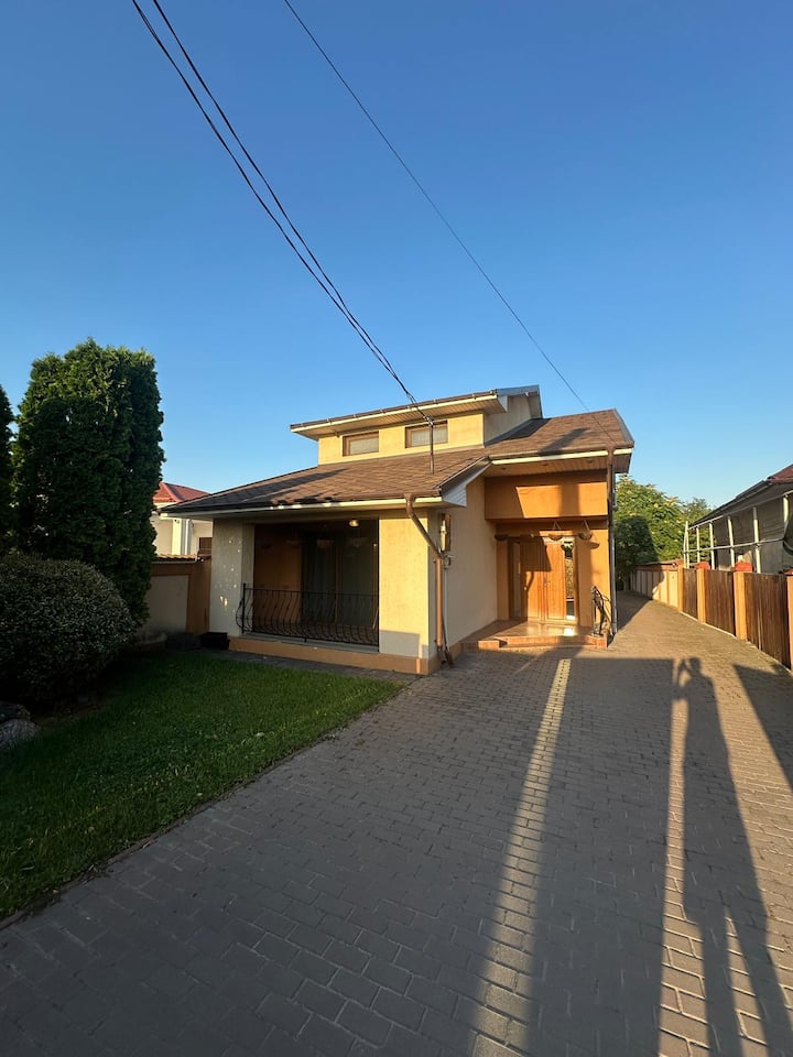 Casă De îNchiriat - Județul Olt