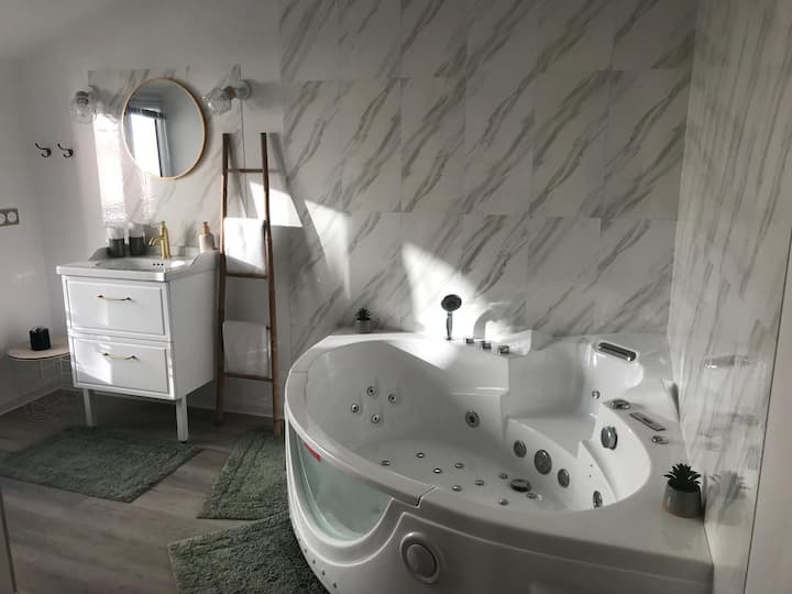Douce Interlude – Baignoire Balnéo Privée - Moissac