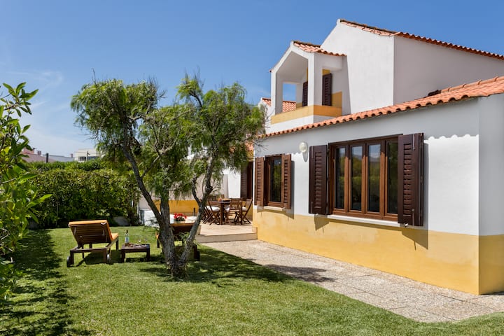 Portuguese-style Beach House In Colares - Colares