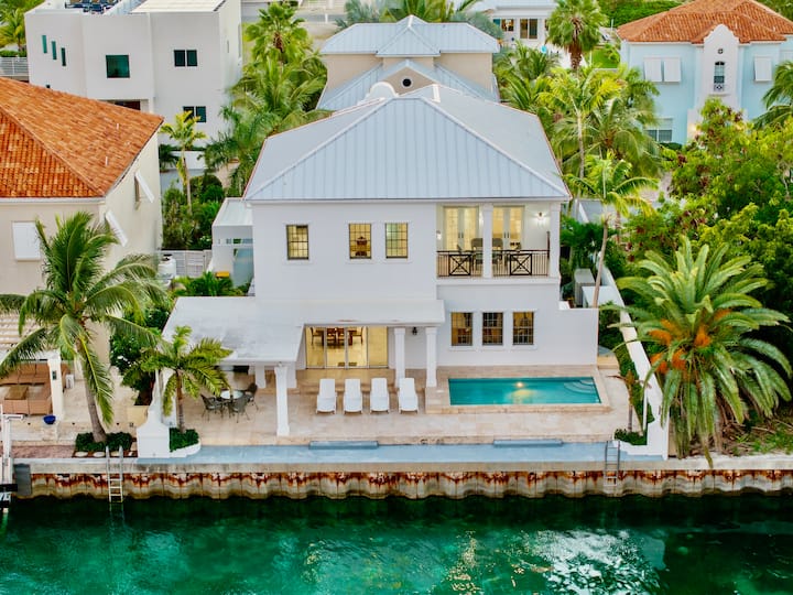 Channel Villa - Elegant Canal-front Retreat - Turks and Caicos Islands