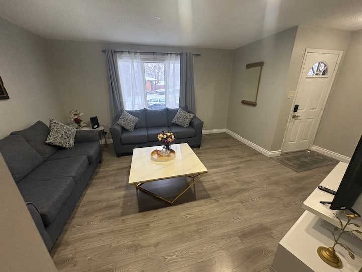 Family-friendly 3br, Ideal For 2–6 Guests - Windsor, ON, Canada