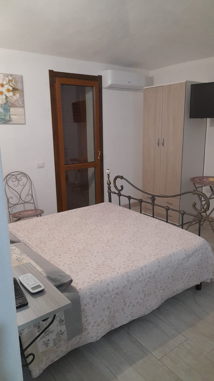 Casa G Deledda 
Cin It091063c2000t5893 - Orosei