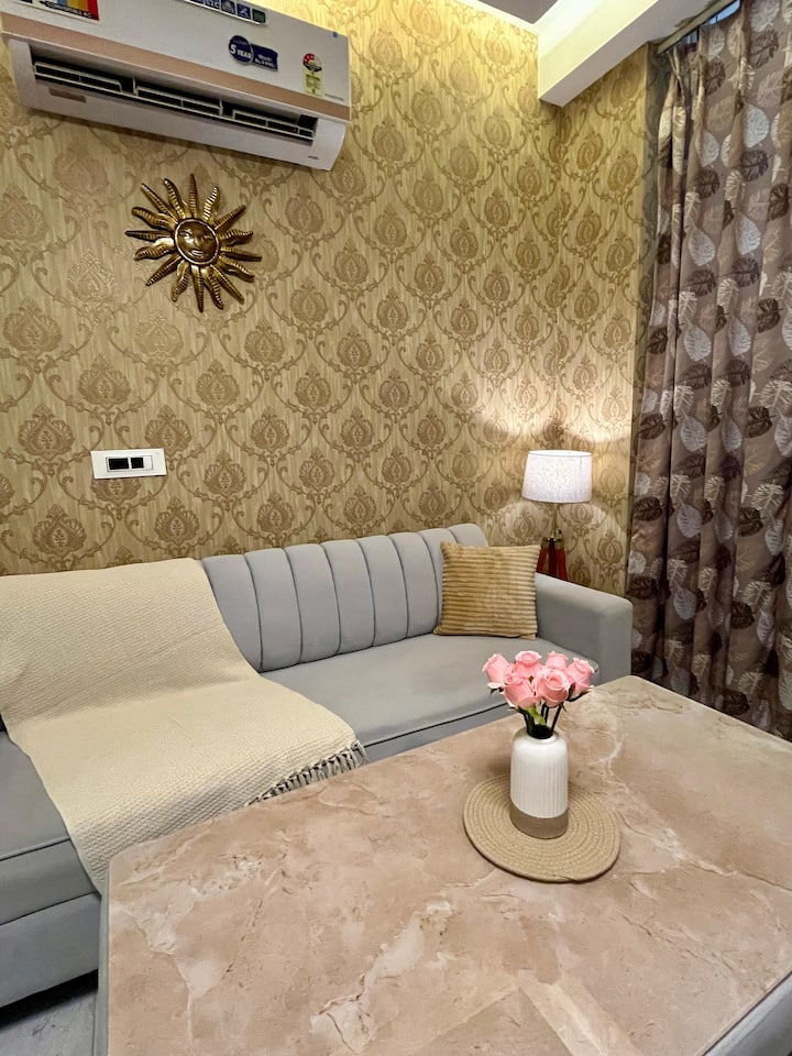 ÁPril- An Amber Nook | 1bhk Near Airport - Zirakpur