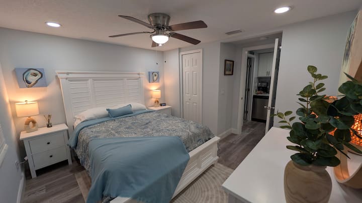 Modern Guest House With Workspace - Jacksonville