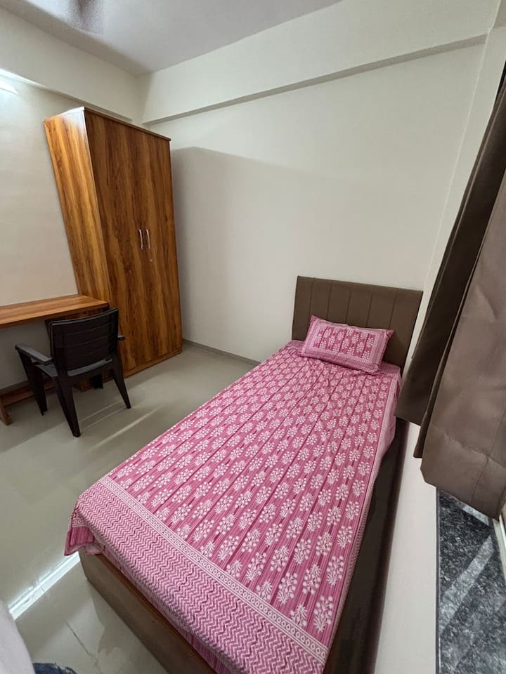 Novastays Bed & Breakfast With Swimming Pool & Gym - 푸네