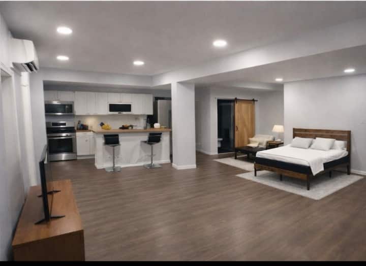 Beautiful Studio With Free Parking - Pittsburgh