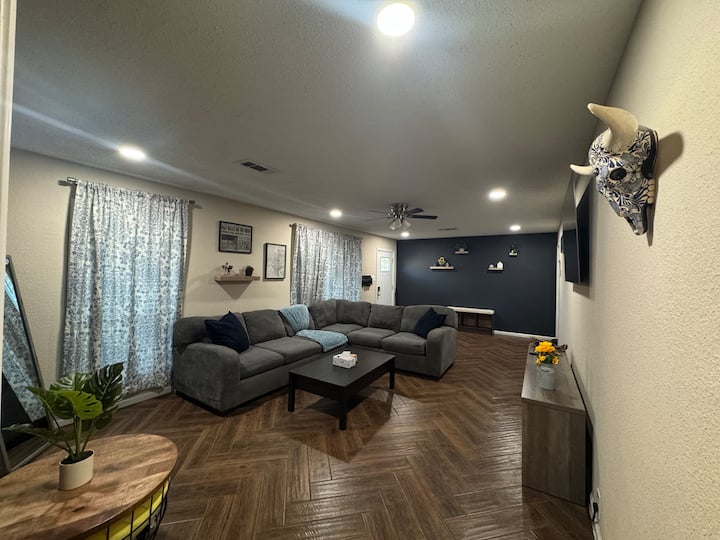 Cozy Home Near Nrg - World Cup Ready! 4bd / 2ba - Houston