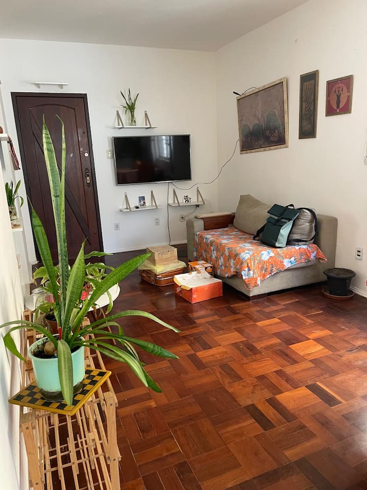 Apartamento Espaçoso No Rio Vermelho - Rio Vermelho