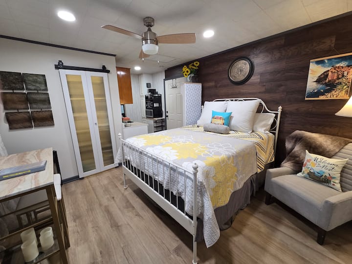 Pvt Entrance Mtn Studio: Jetted Tub & Kitchenette - 부에나 비스타