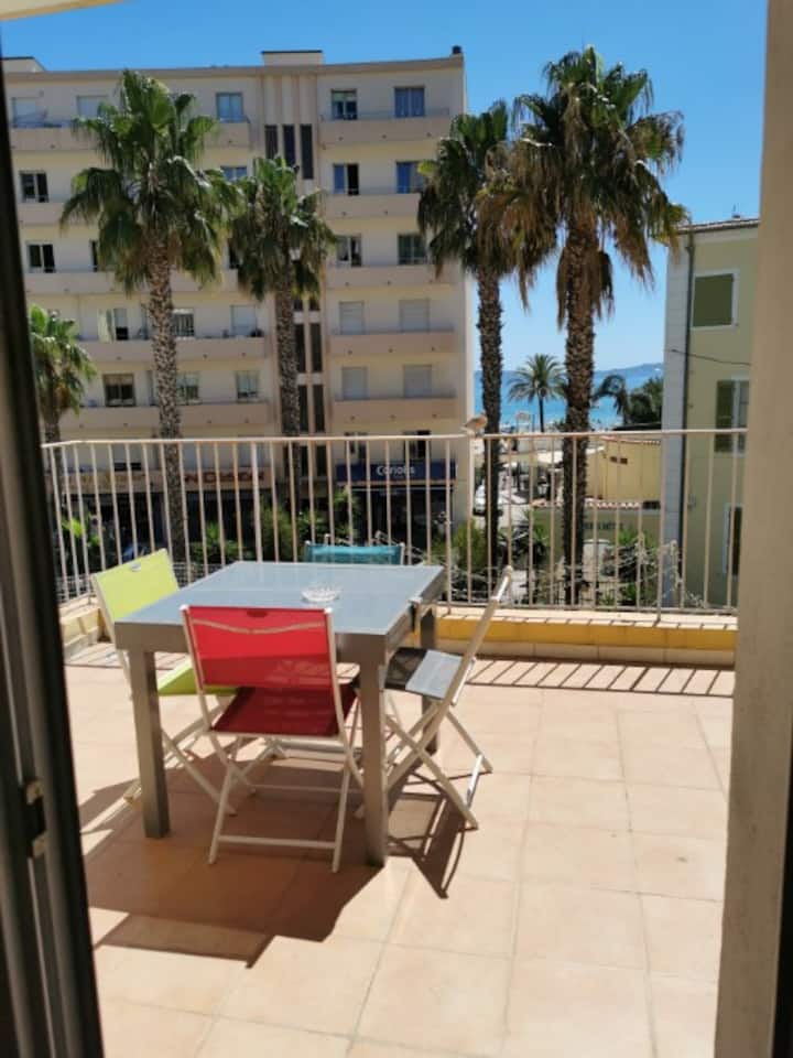 Appartement T2 Centre-ville Vue Mer Proche Plage - Le Lavandou