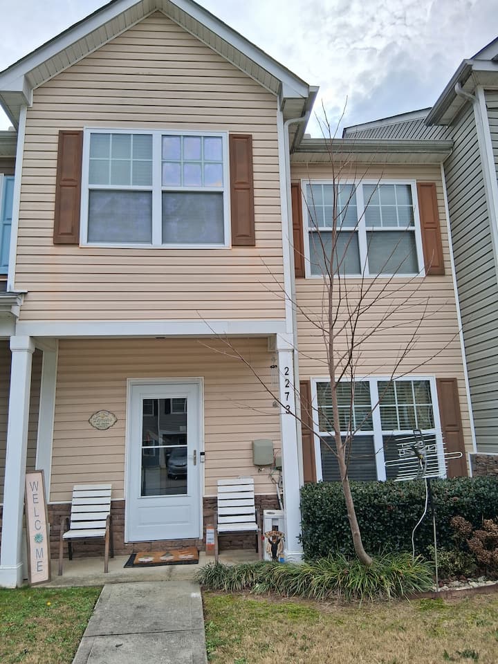 Cozy Southern Abode - Riverdale, GA