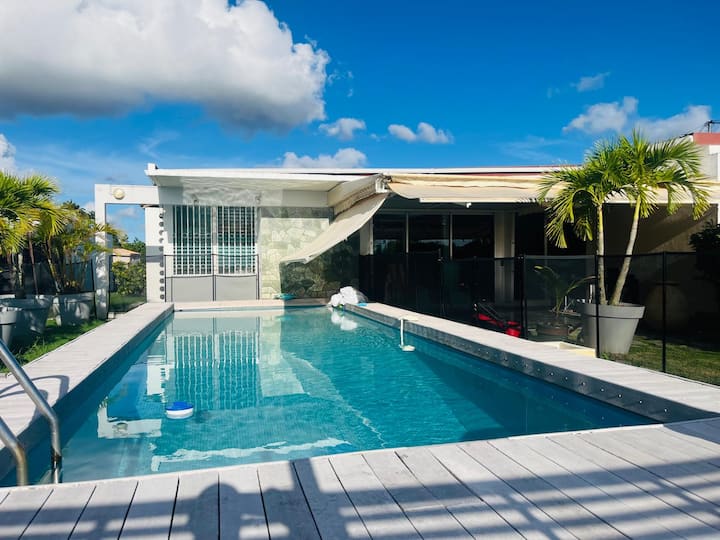 Spacieuse Villa Art Déco Avec Piscine Sécurisée - Martinique
