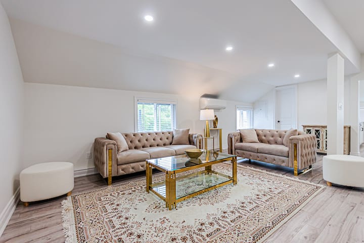 Stylish Lake Dr. Getaway - Georgina