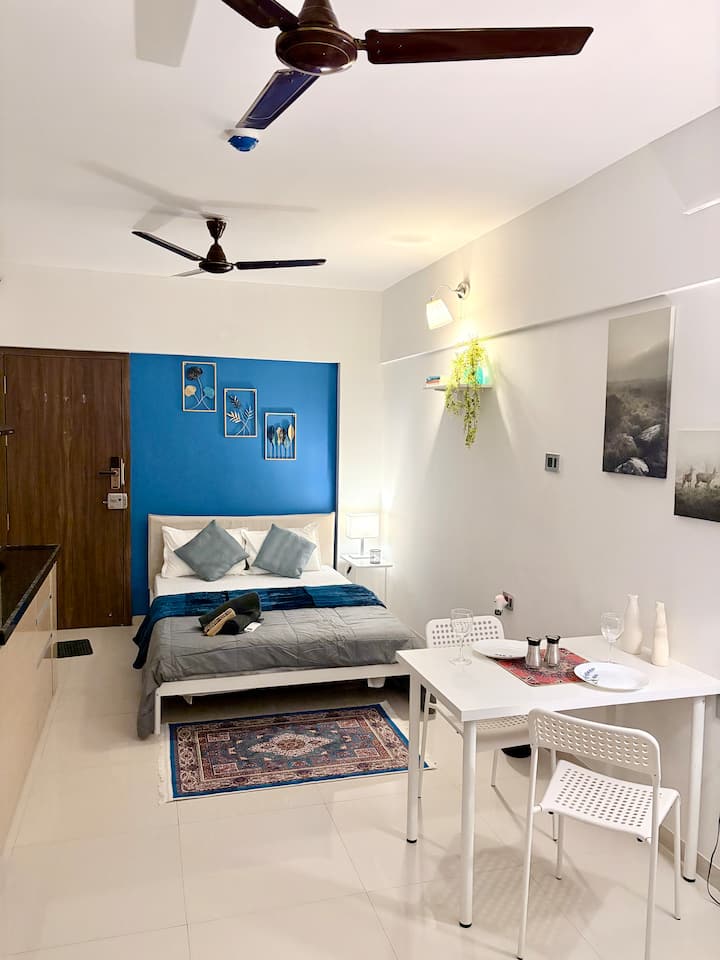 Sky High - Private Apartment Studio|ac & Kitchen - Pune