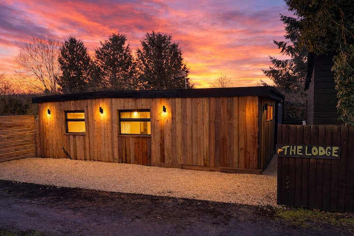 Cosy Canal-side Lodge With Log Burner - Bromsgrove