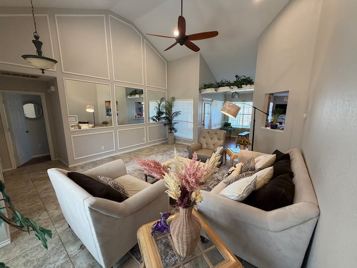 Centrally Located Euless Vacation Home - Grapevine, TX