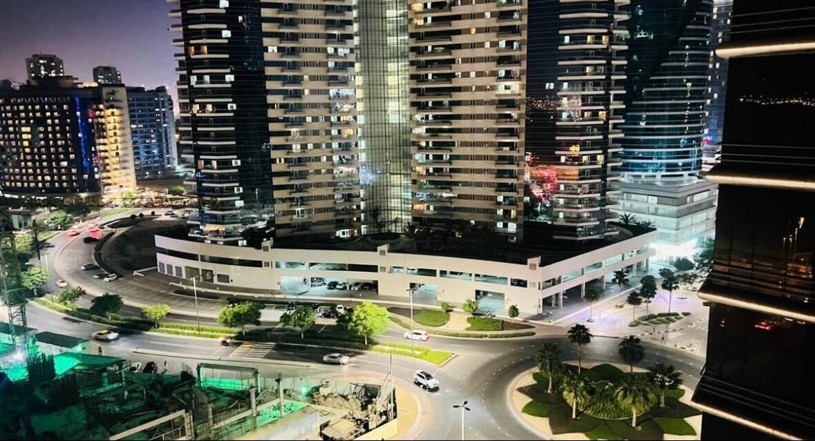 Habitación luminosa en Barsha Heights TECOM cerca del metro ICM ...