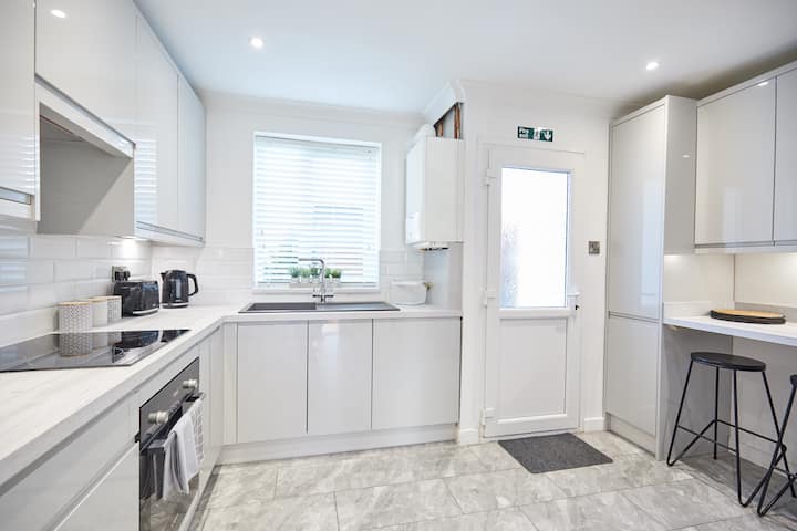 Spacious 5 Bed | Sleeps 10 | Perfect For Groups - Norwich