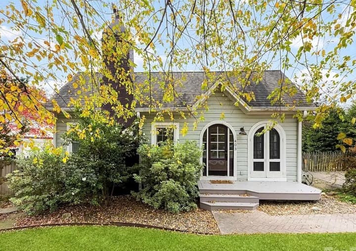 Hillcrest Cottage A Charming Cozy Southern Escape - Gastonia, NC