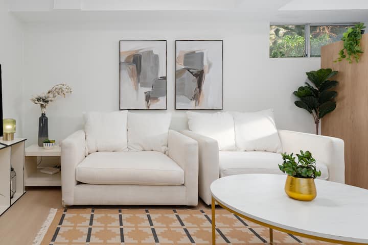 Modern 2br 1ba Near Capilano & Grouse Mountain - Grouse Mountain