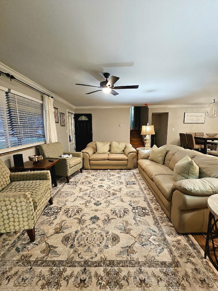 Newly Remodeled 5 Bedroom W Knoxville 20 Min To Ut - Knoxville, TN