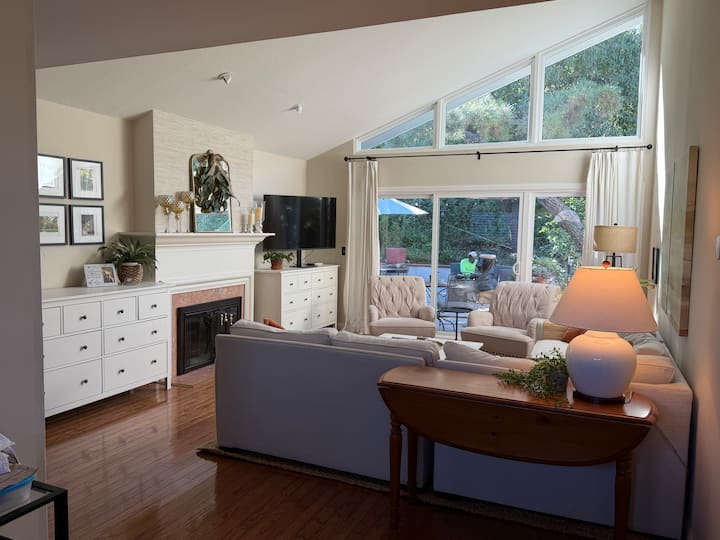 Modern Comfort In Diamond Bar - Pomona, CA