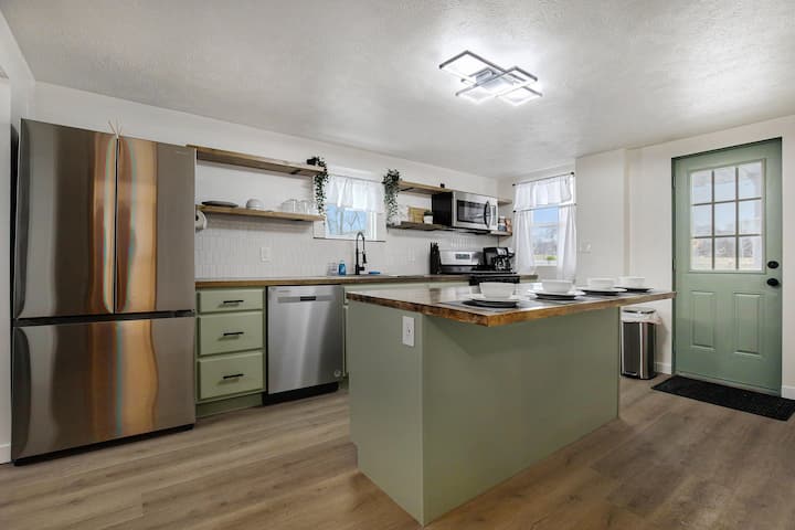 Downtown Gr | Medical Mile Walk | Furnished Stay - 그랜드래피즈