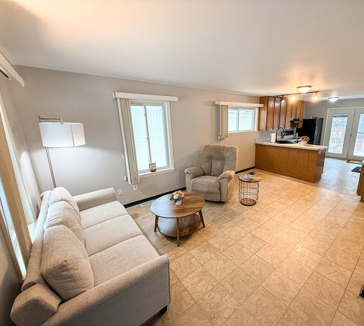 Updated Private Room | Clean, Quiet, Near Campus - East Lansing, MI