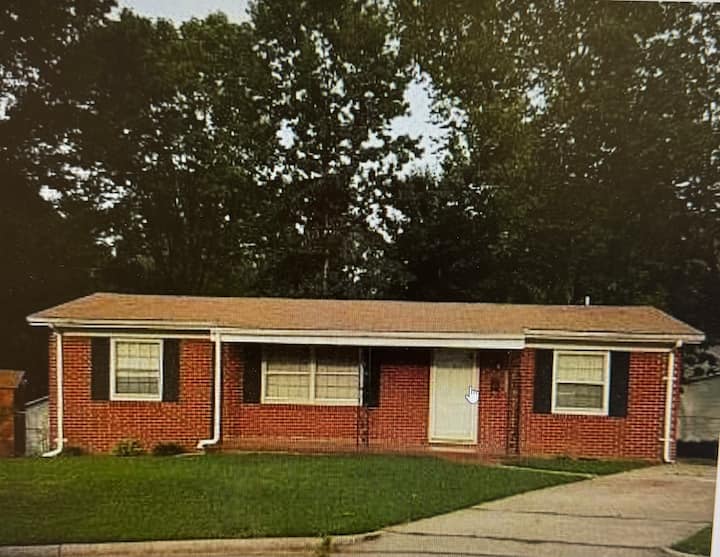 2 Bedroom Home In A Relaxing Neighborhood - Durham, NC