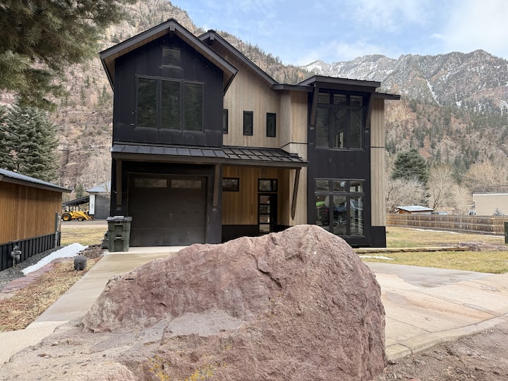 The Black Lantern Home - Ouray, CO
