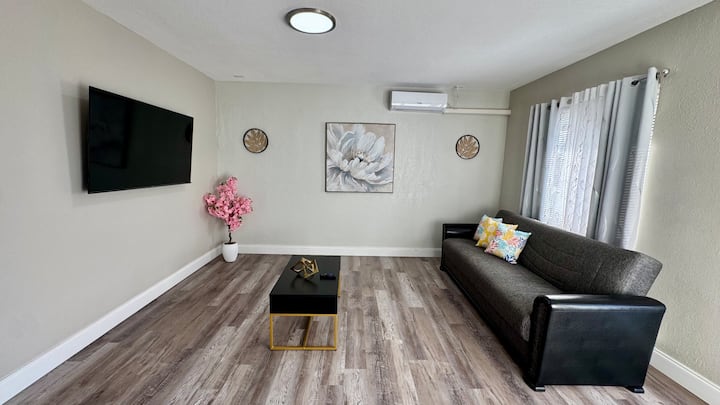 Coastal Calm Clearwater- 1 Bedroom Apartment - Clearwater, FL