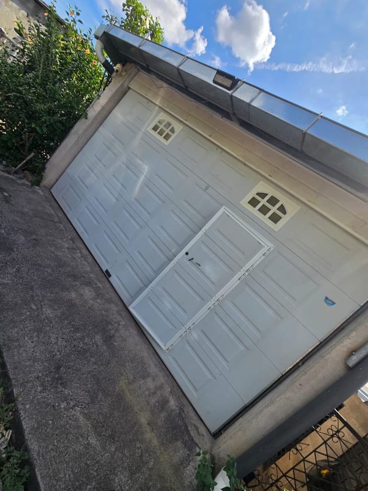 Juana House A 20 Minutos Del Aeropuerto - Salwador