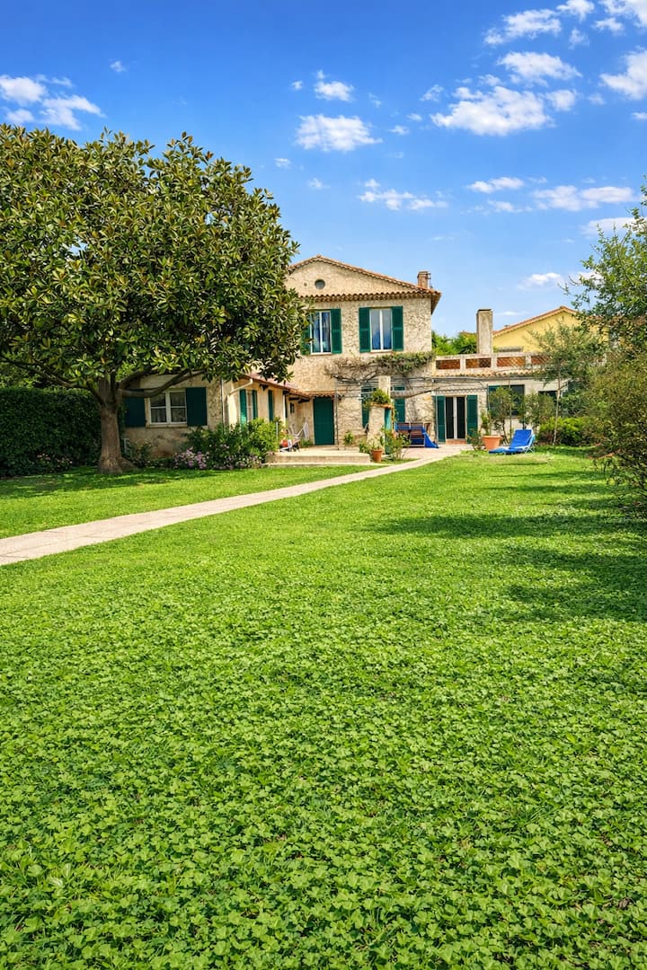Villa Grand Jardin +2 Studios, Cœur Vieille Ville - Antibes