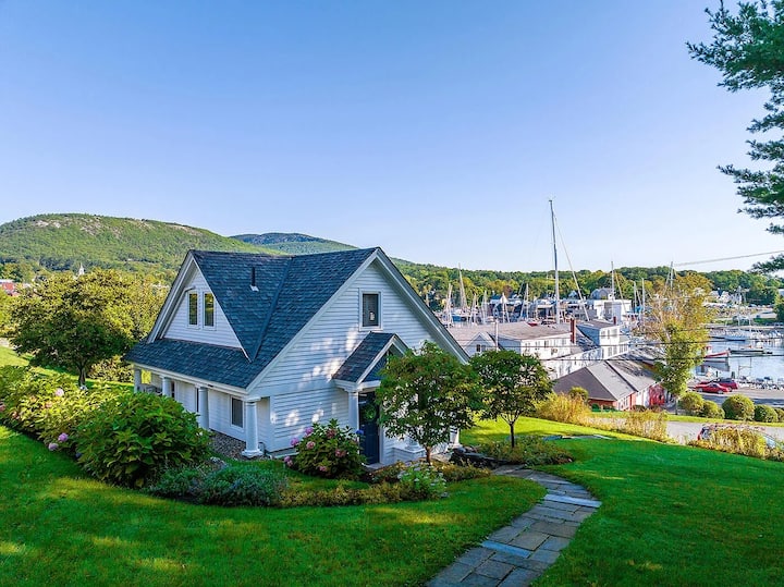 Schooner View Cottage · Across From The Harbor - Camden, ME