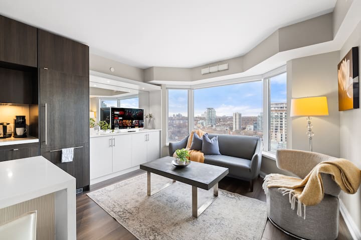 Elegant Yorkville Retreat + Free Parking! - Toronto