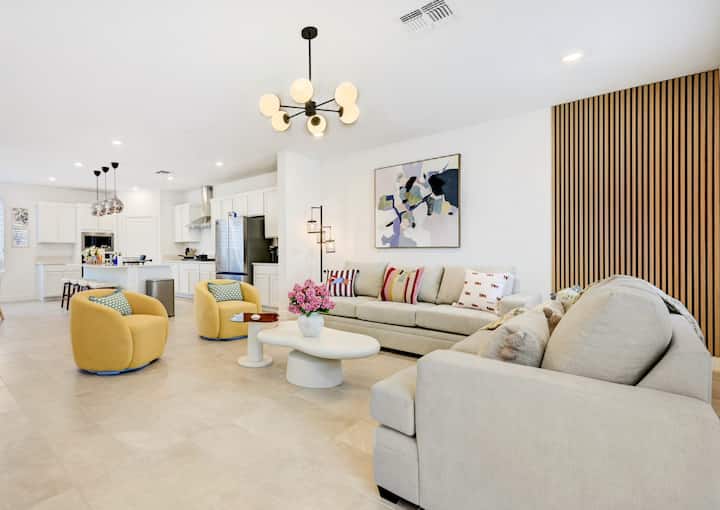 Morden 5br 7beds Villa•near Strip• Pool Table Fun - Las Vegas, NV