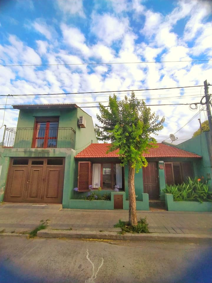 Casa En El Dique Con Piscina - Tandil