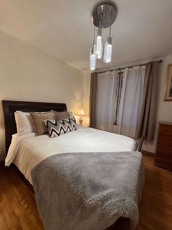 Spacious, Quiet Apartment Close To Airport - Dorval