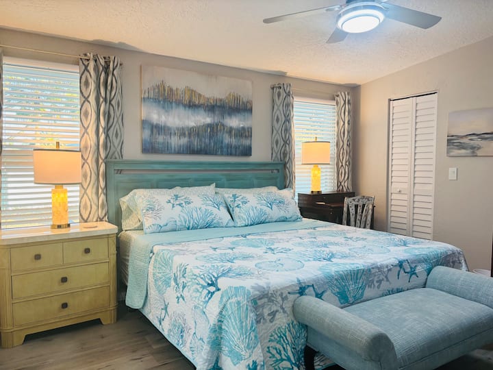 The Beachy Hibiscus Hideout 3/2 - Stuart, FL