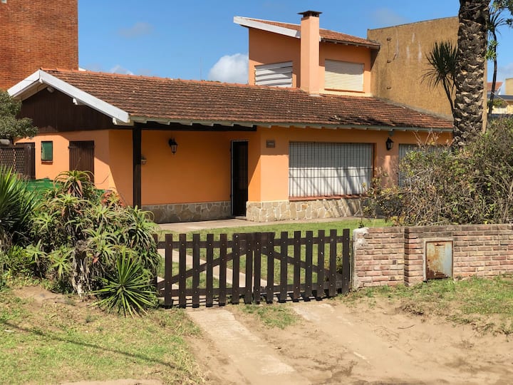 Casa De 5 Ambientes Para 14 Personas A Mts Del Mar - Villa Gesell