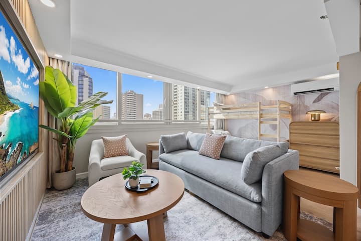 Stunning Tropical 1br-central Waikiki-near Beach! - Honolulu, HI