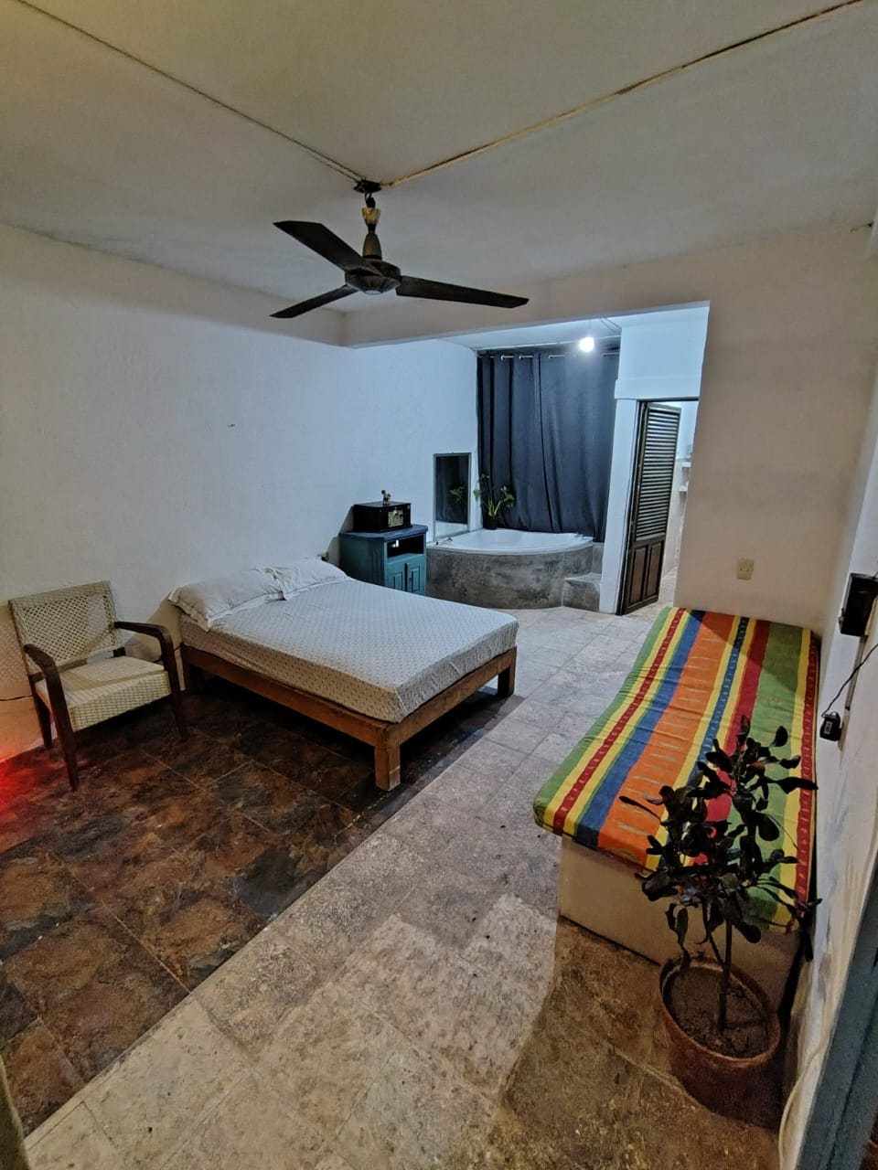 Chambre privée avec jacuzzi dans la zone romantique - Maisons à louer à ...