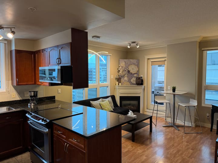 Central 1 Bed Dt Condo W/ Heated Ug Parking + Gym - Edmonton