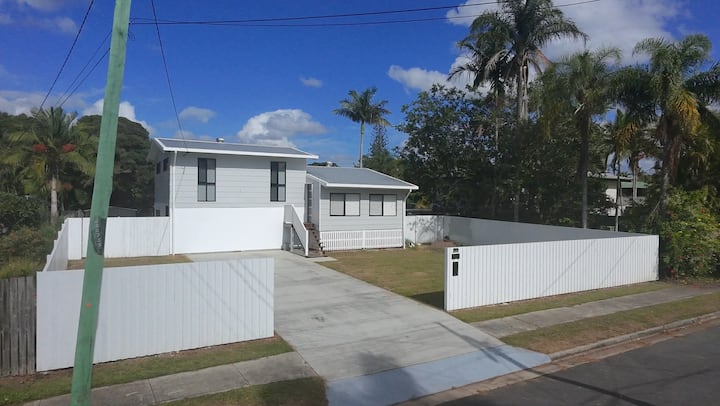 3 Bedroom Home, Recently Renovated - Brisbane