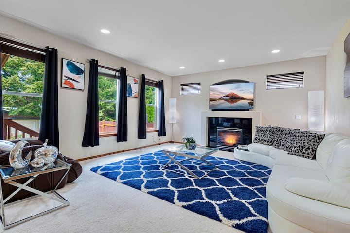 Spacious 3br Home With Garage & Modern Kitchen - Everett, WA